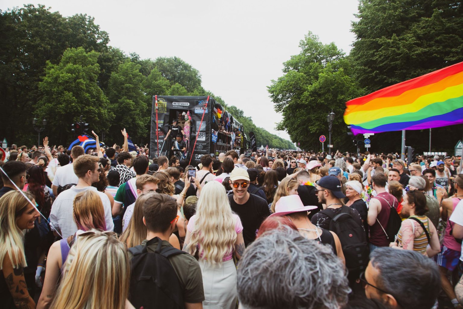 Berlín celebra su día del orgullo LGBTQI+ - WARP.la