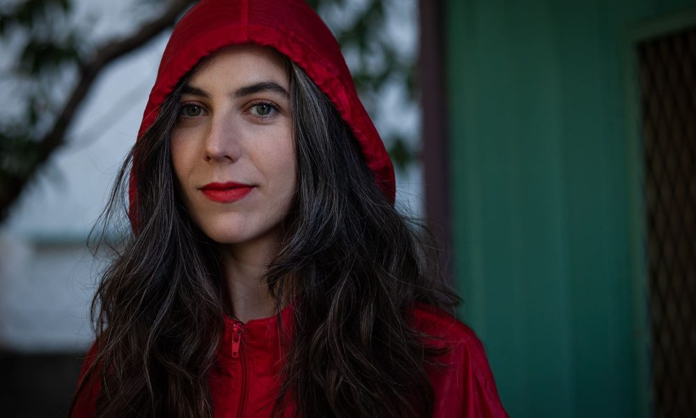 Julia Holter regresa con "Sun Girl", su primer sencillo en cinco años ...