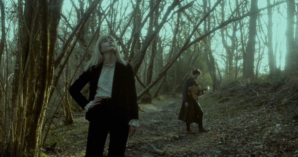 WARP Presenta entrevista con Still Corners: el mundo onírico detrás de ...