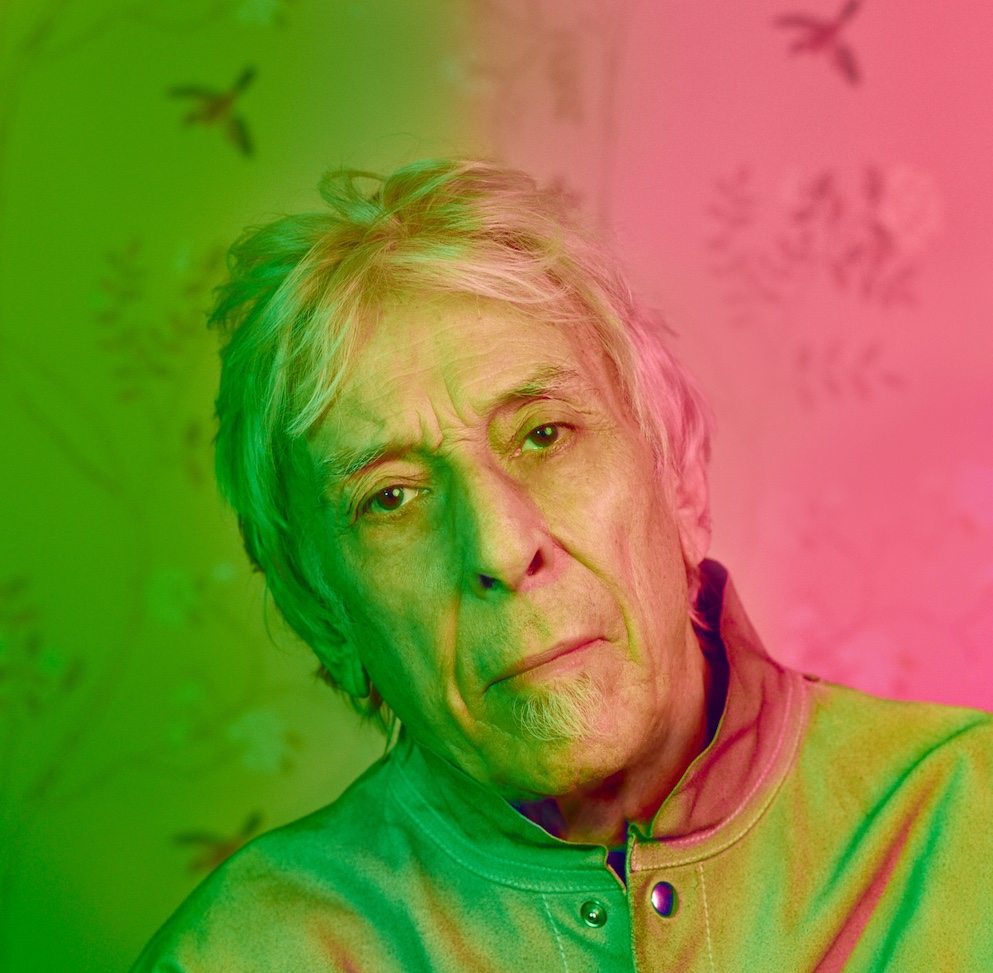 John Cale sigue expandiendo su leyenda con su nuevo sencillo “Shark ...