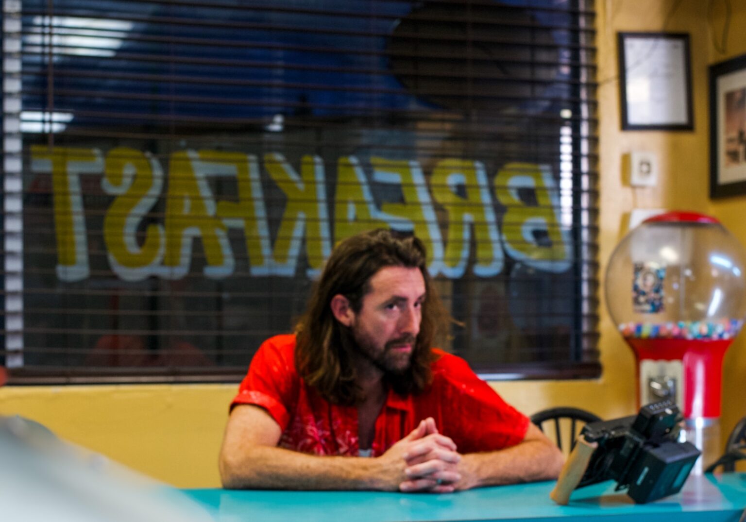 'Kiss Me', la nueva colaboración de Empress Of y Rina Sawayama - WARP.la