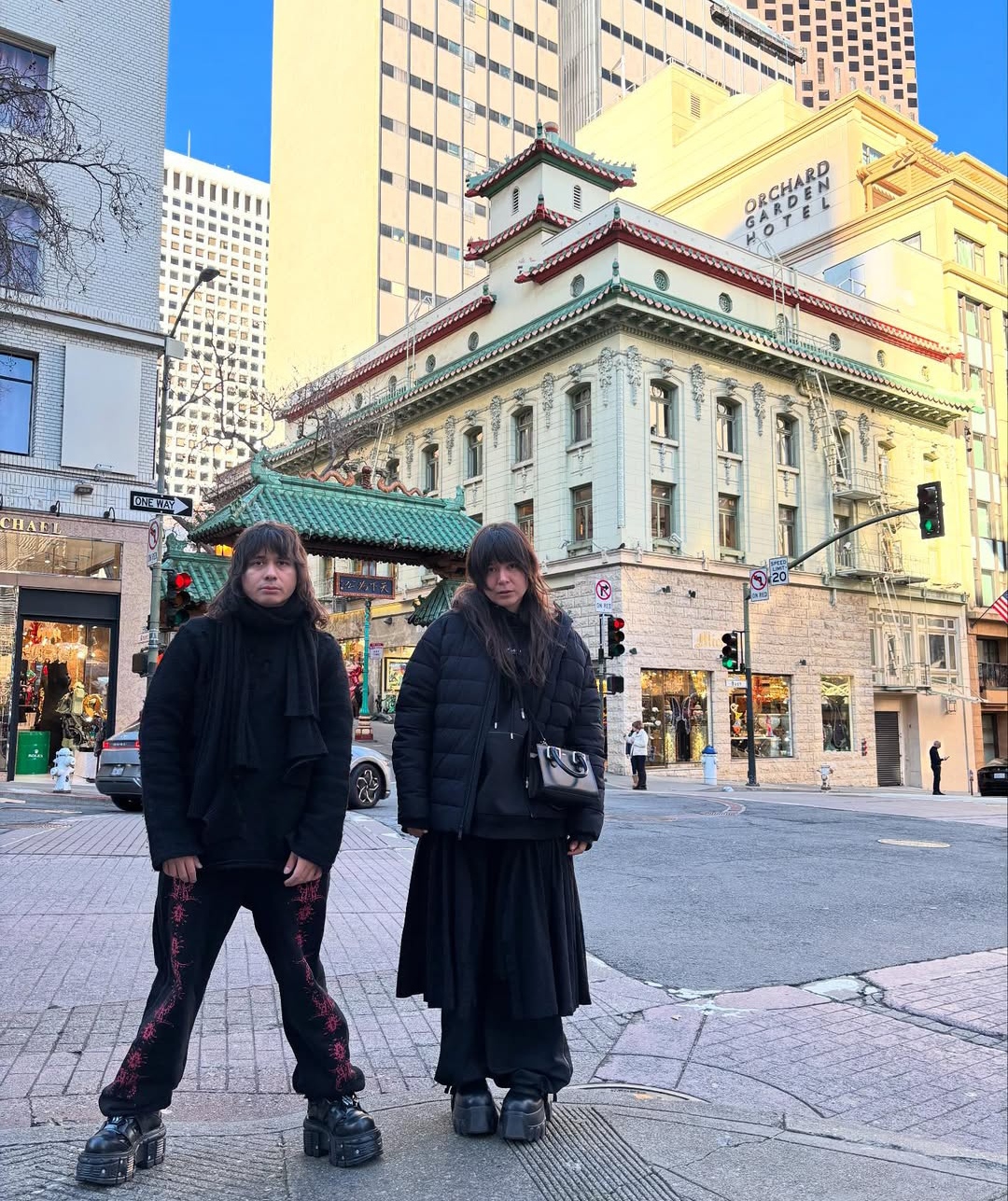 Entrevista con Valgur: un paseo por el teatro de los sueños - WARP.la